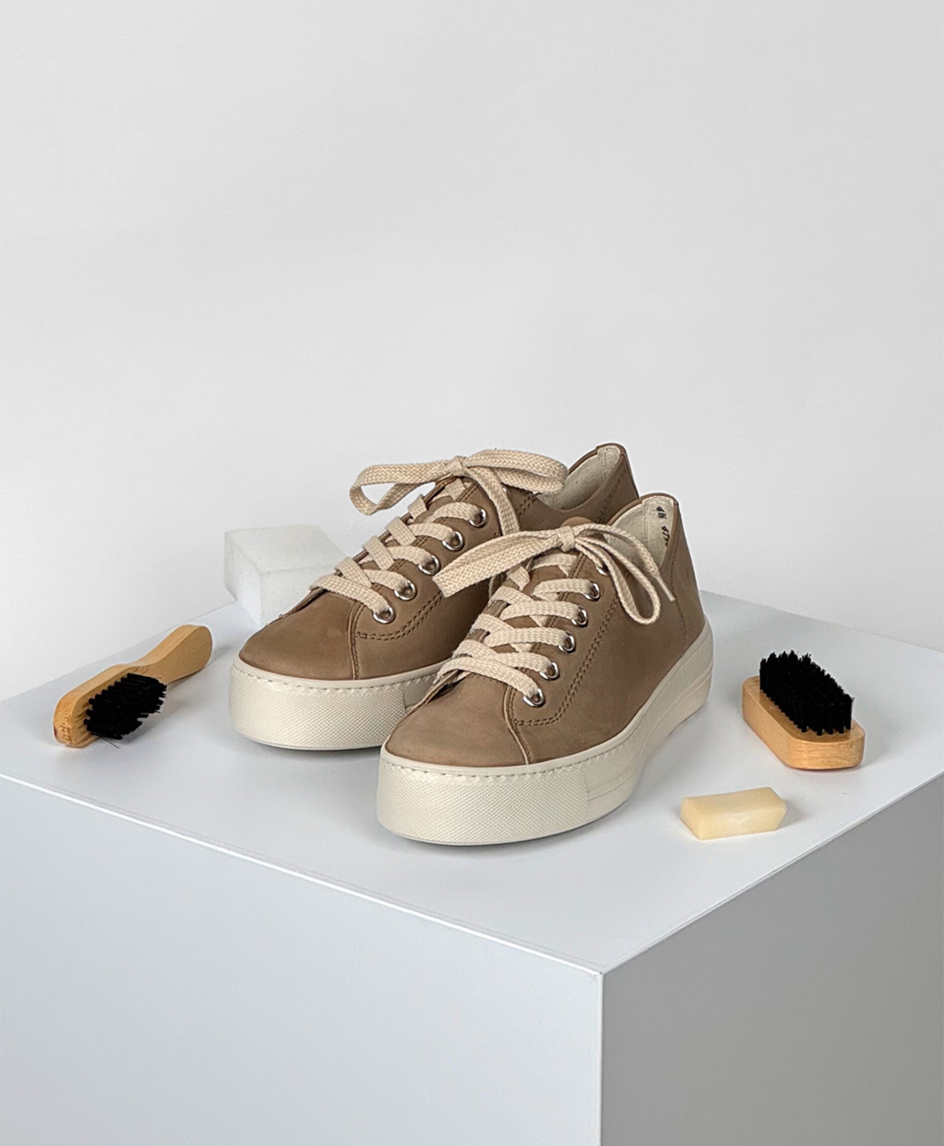 Cleaning shoe soles - Paul Green